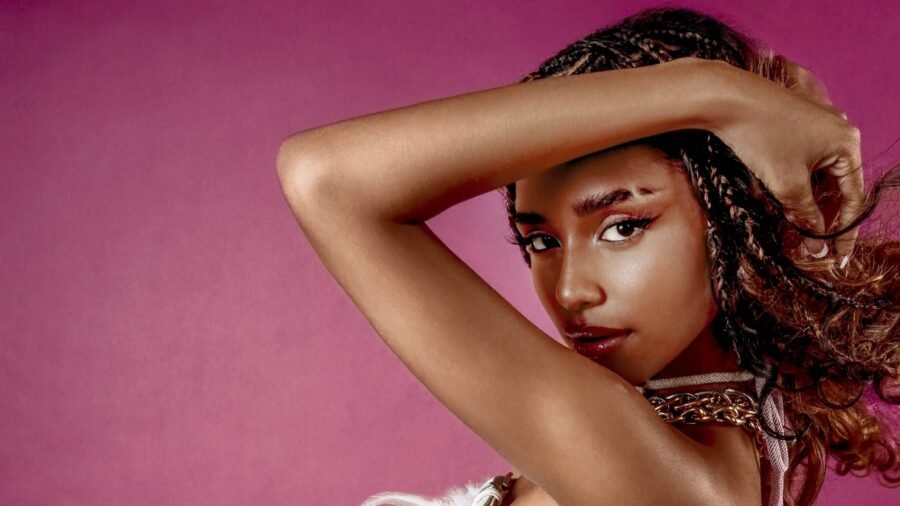 Tyla estrenó la versión deluxe de su álbum "TYLA +" con tres canciones ...