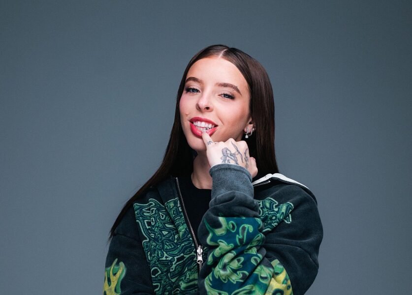 Young Miko da cátedra de flow en "WASSUP" - Billboard Argentina ...