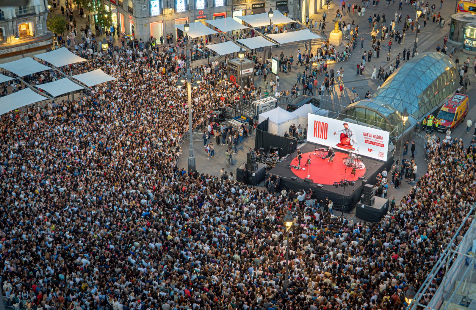 Más de 15 mil personas estuvieron en el showcase del nuevo álbum de ...