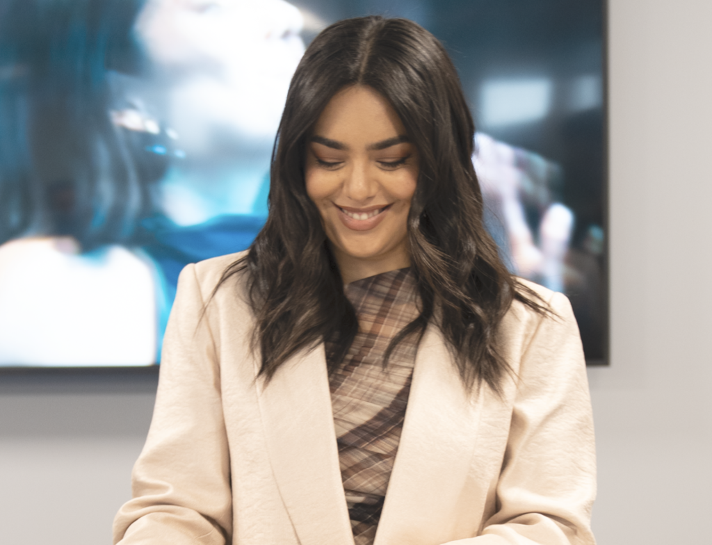 Ángela Leiva firma contrato con FONO y proyecta su música a nivel ...