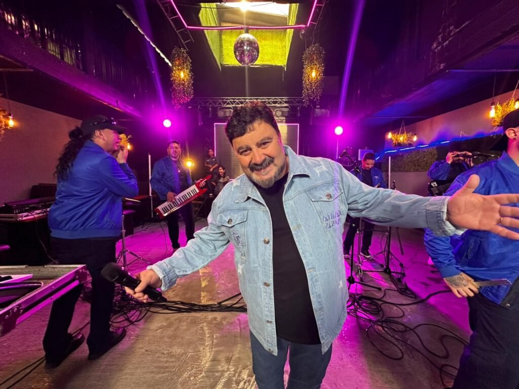 Amar Azul celebra más de 30 años de historia llevando la cumbia ...